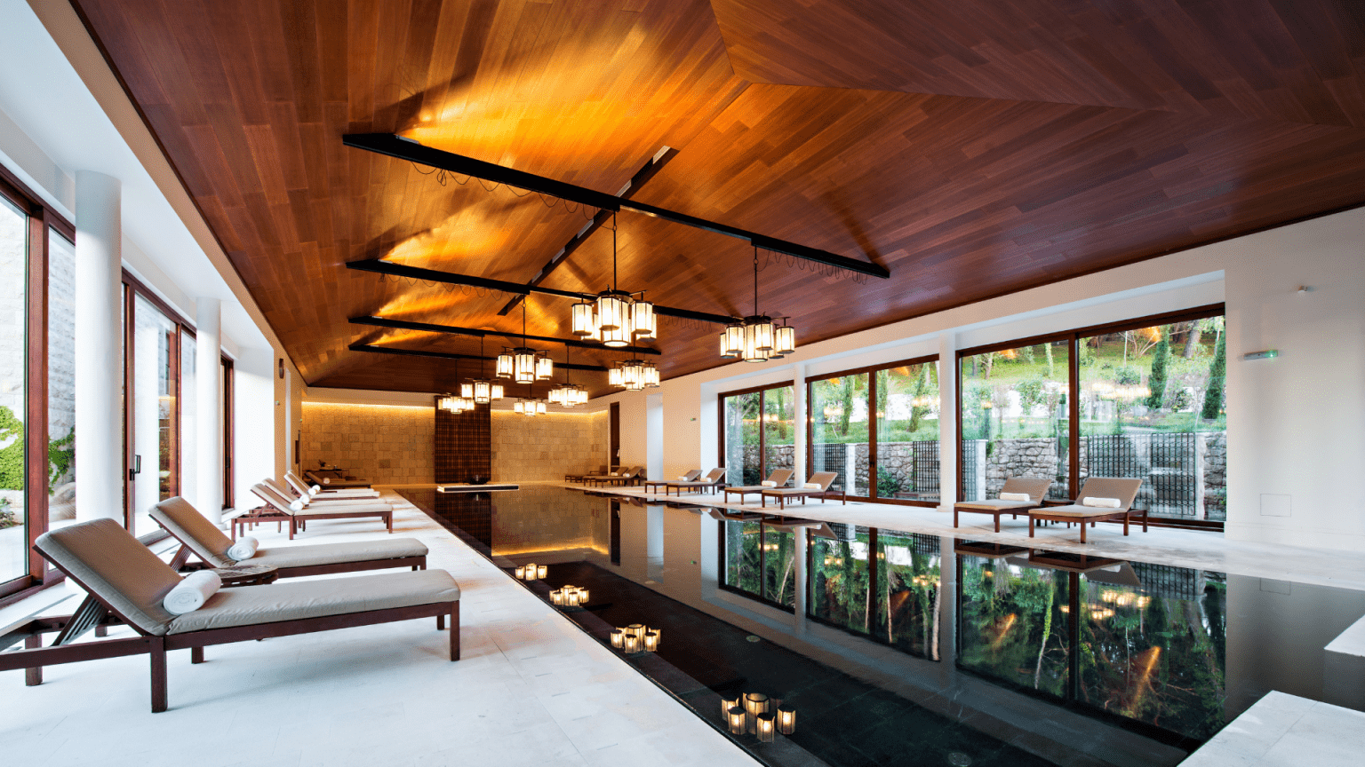 Expert Deck Level Pool Builders for a Luxurious Pool Oasis